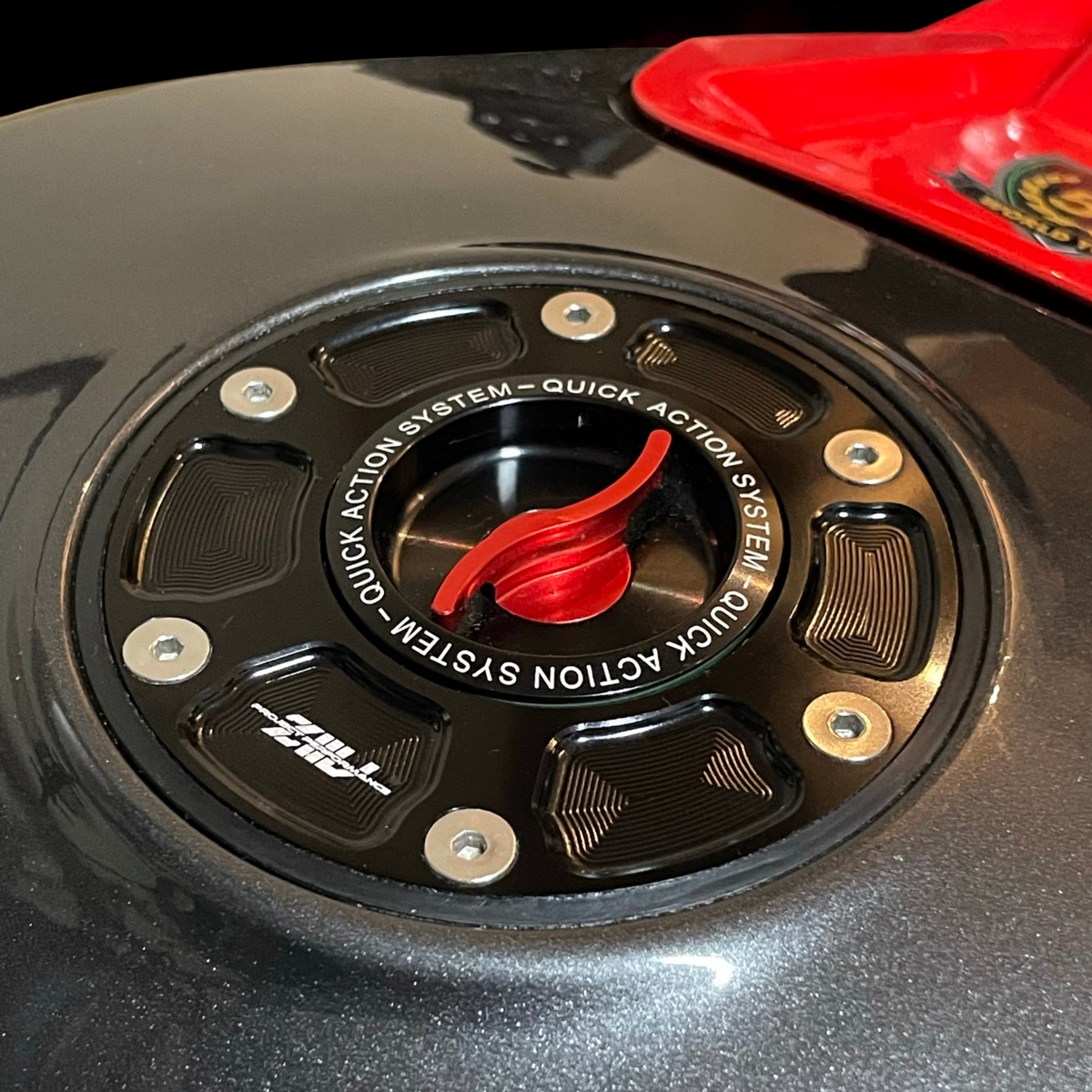 Aprilia RS660 / Tuono660 / RSV4 Quick Release Fuel Tank Cap Cover 2004 ...